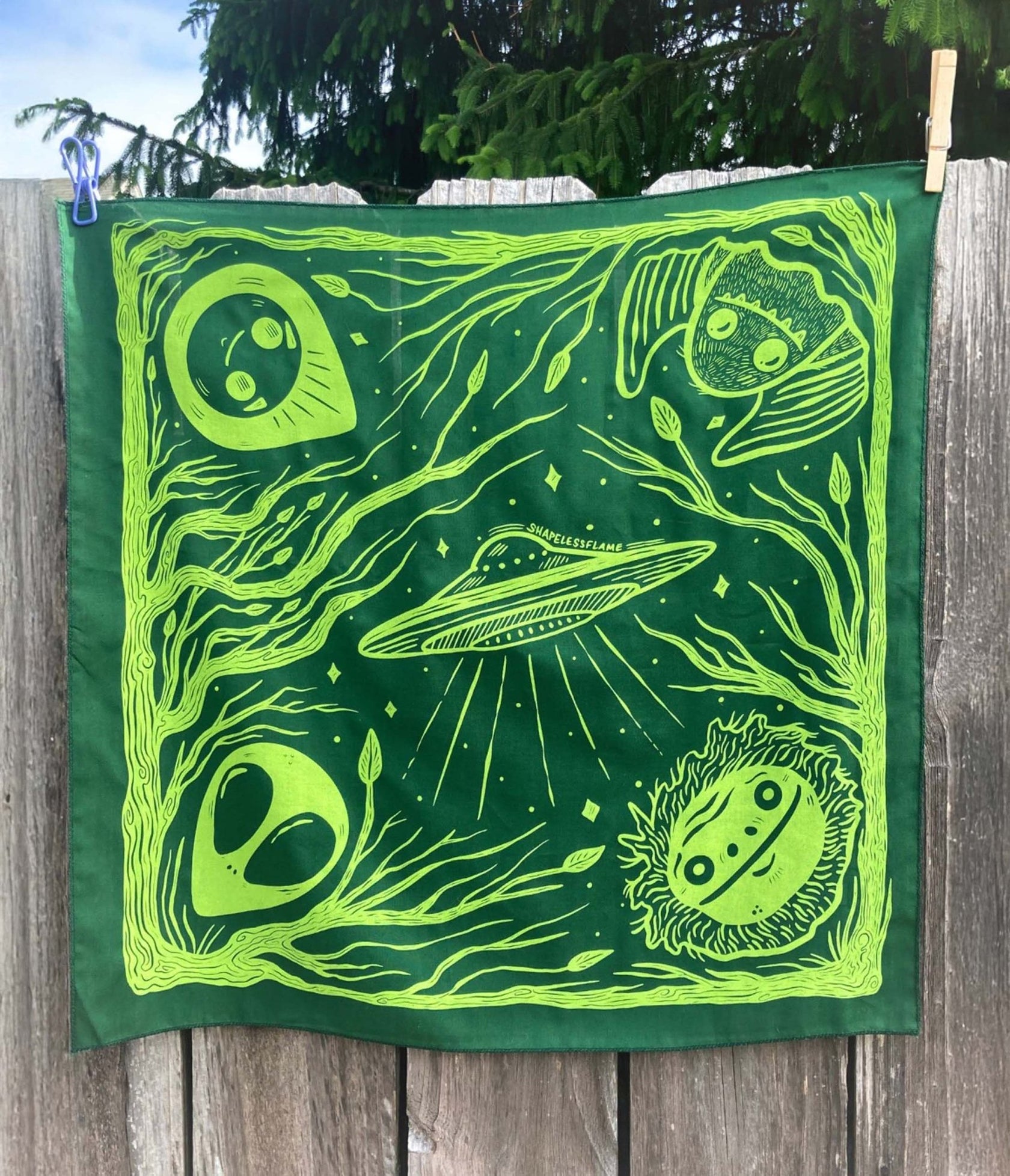 Green Alien & Cryptid Bandana – Unique Vintage