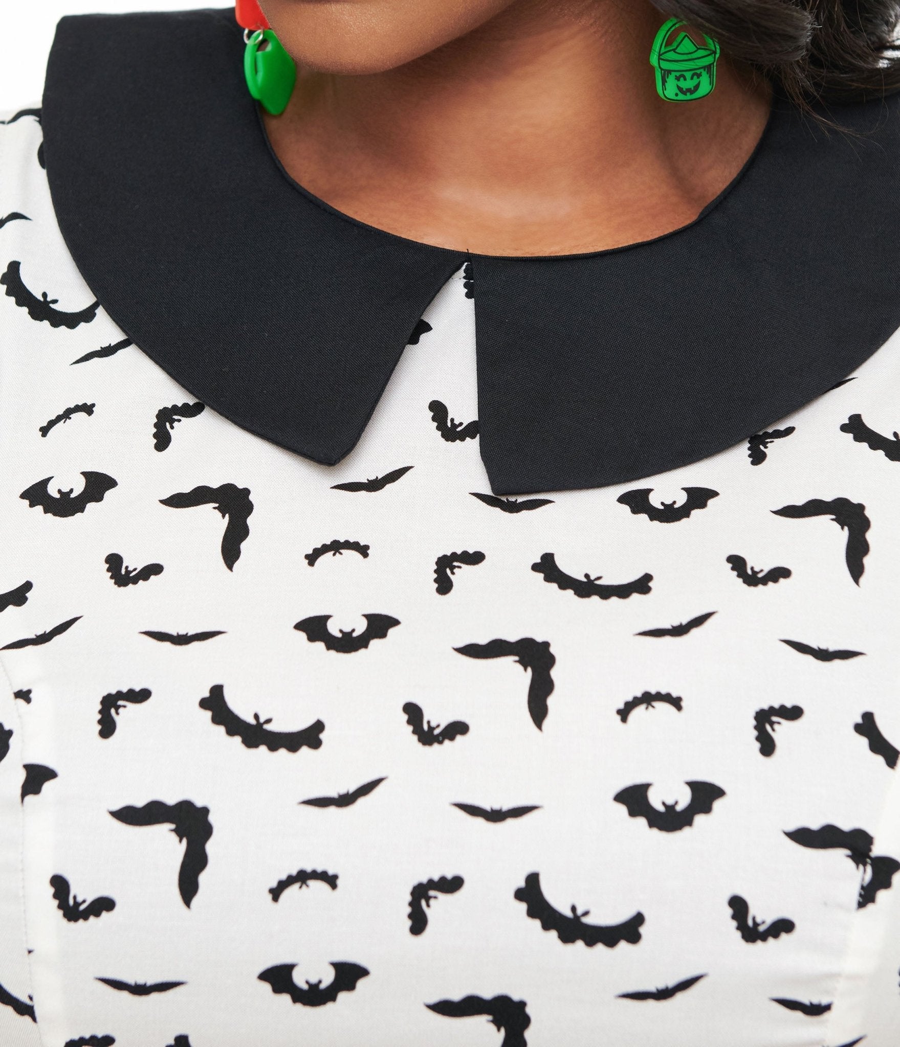 Retrolicious 1950s Plus Size White And Black Bat Print Collared Fit And Fl